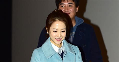포토엔 박보영 우아한 초미니 패션으로 무대인사 나들이열정같은소리하고있네