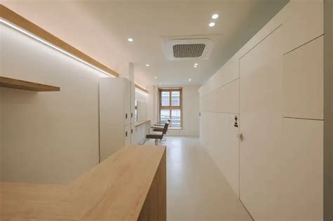 따뜻한 화이트우드톤 복층 공간을 활용한 부산 네일샵 겸 미용실 인테리어 부산 서구 토성동