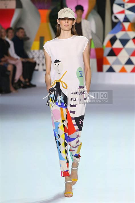 Akris Ready To Wear Fashion Show Collection Spring Summer 2018