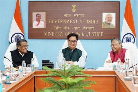 क़ानून मंत्री रिजिजू ने फिर साधा सुप्रीम कोर्ट पर निशाना कहा राजद्रोह