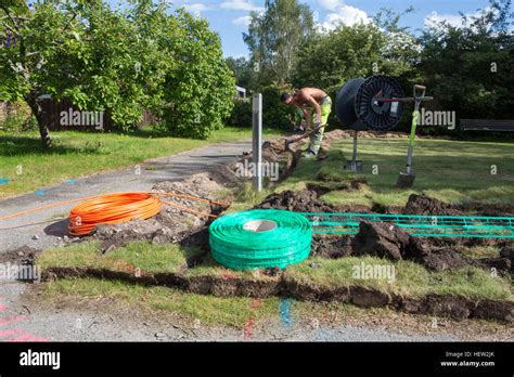 Fiber Installation Hi Res Stock Photography And Images Alamy