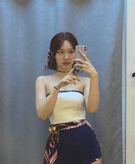 Nayeon ¡ °˖ Celebridades Famosos Mujeres Asiáticas Hermosas