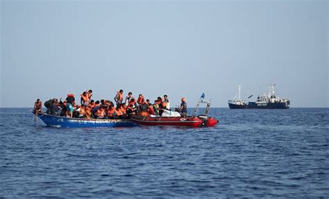 Barco humanitário resgata 44 migrantes na costa da Líbia Mundo G1