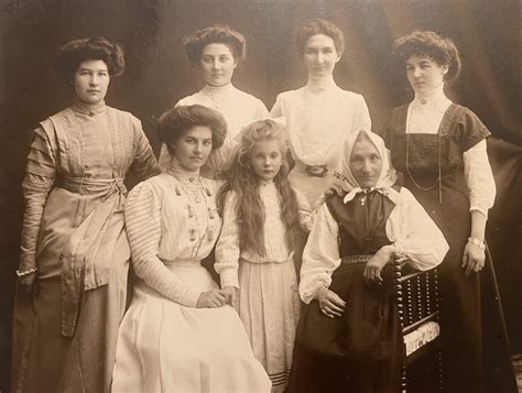 Familjen Anders Mårtensson Äldre Foton Från Sollerö Socken