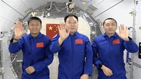 神十六飛船與太空站分離 3航天員明日返回地球｜兩岸｜商業電台 881903