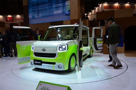 Daihatsu Concept Cars Experiment With Easy Entry And Flexible Interiors