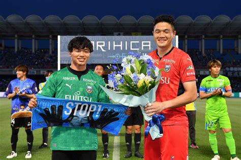 旗手怜央が等々力に登場！ 川崎fのサポーターにあいさつ「リーグ3連覇をものすごく応援しています！」 サッカーマガジンweb