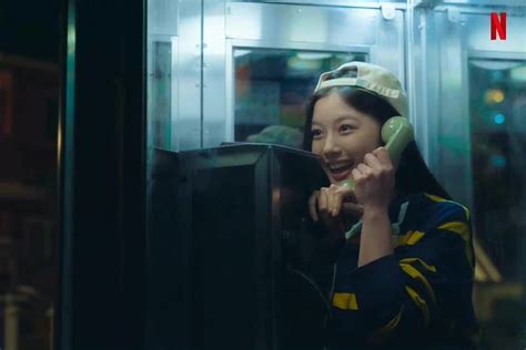 Netflix《20世紀少女》金裕貞、邊佑錫穿越時空相戀，韓孝周驚喜客串