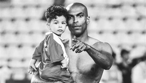 LUTO Naldo Ex Sporting Chora Morte Do Filho De 4 Anos