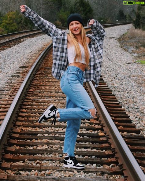 Actress Emma Rayne Lyle Hd Instagram Photos And Wallpapers May 2022