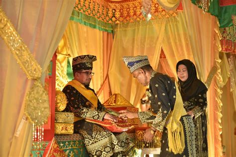 Pks Foto Dr Salim Mendapat Gelar Adat Datuk Maulana Sukmajaya