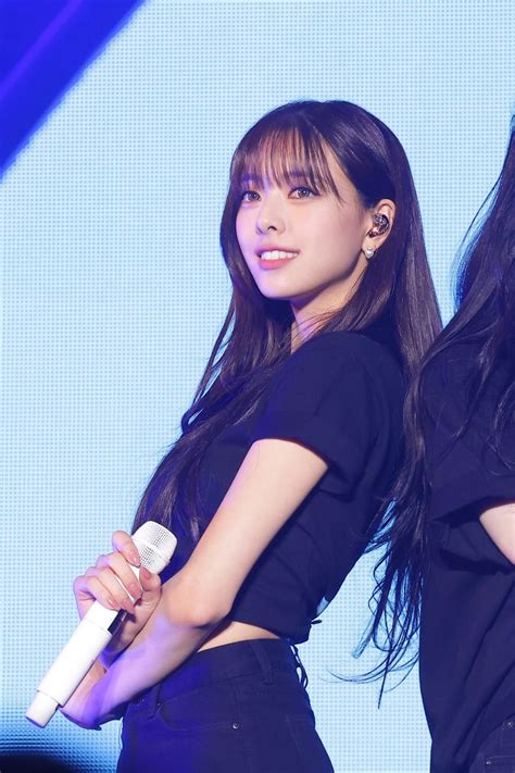 ITZY YUNA 2023 CONCERT BLACK HAIR BANGS Nữ thần Thời trang