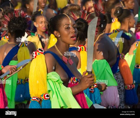 Swazi Girls Parade At Umhlanga Reed Dance Festival Swaziland Stock