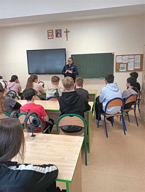 Z uczniami o bezpieczeństwie AKTUALNOŚCI KPP w Brzesku