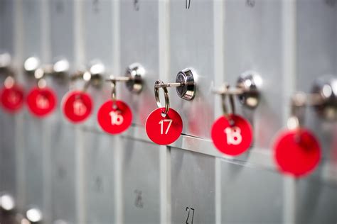 Открыть шкафчик без ключа в раздевалке на работе (много фото) - mebfoto.ru