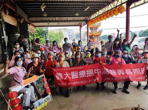 樂活皮影學堂 高史博陪伴樂齡長者玩皮影戲說家鄉事