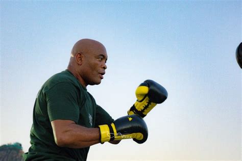 Animado Anderson Silva brinca sobre Chael Sonnen não poder usar
