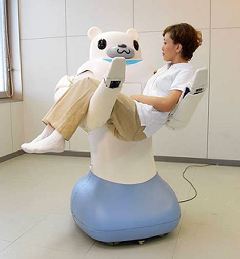 RIBA El Robot Celador Con Un Abrazo De Oso