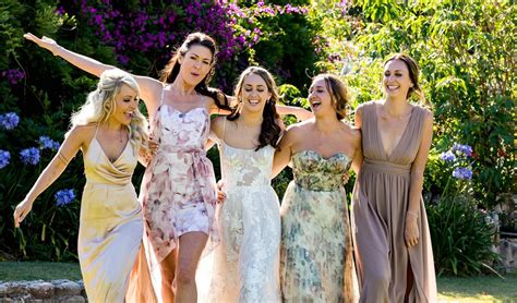 Should The Maid Of Honor Wear A Different Dress