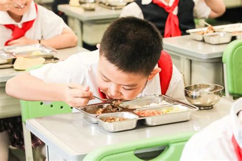 新增学位14万、食堂100自营解锁深圳各区“教育大礼包”！深圳24小时深新闻奥一网