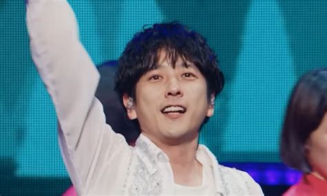 嵐・二宮和也、豪華メンバーの集合写真が公開され「ごめんなさい」→ 浮かれた姿”に「少年顔すぎるw」「このメンバーはそうなる」（12