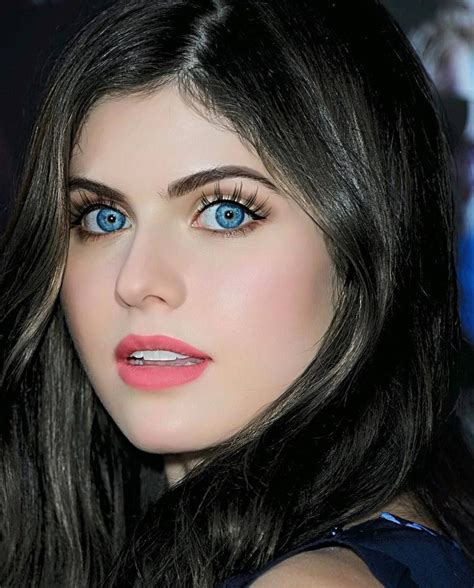 Alexandra Daddario O Massacre da Serra Elétrica 3D A Lenda Continua Hollywood Celebrities