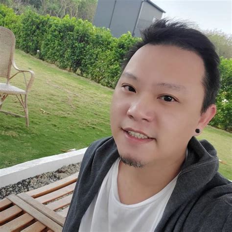 呼籲房東不要再逃漏稅了，免得遇到租客拿這個威脅或是背後捅，會偷雞失敗的 這條法律規定肯定是不合法 至於道德上，屋主好像沒啥問題 反而是租客