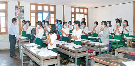 ပြည်ထောင်စုဝန်ကြီး ဒေါက်တာညွန့်ဖေ ရခိုင်ပြည်နယ် မာန်အောင်မြို့ရှိ ကျောင်းသား၊ ကျောင်းသူများ အေးခ