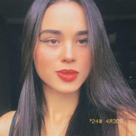 G E O V A N N A Geovanna Evy • Threads Say More