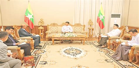 ဒုတိယဝန်ကြီးချုပ်နှင့် ပြည်ထောင်စုဝန်ကြီး ဗိုလ်ချုပ်ကြီးမြထွန်းဦး မြန