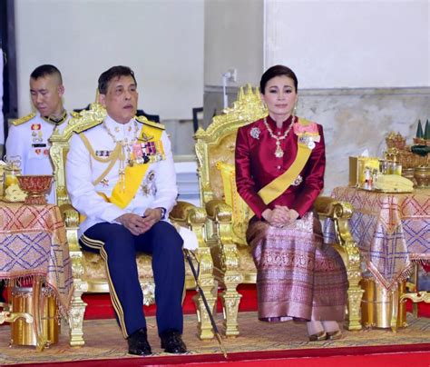 Photo Gallery ในหลวง ทรงบำเพ็ญพระราชกุศลถวายผ้าพระกฐิน วัดบวรฯ วัด