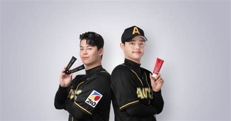 홈런왕 노시환·신인왕 문동주 바르는 보스웰리아 액츠38 모델 발탁