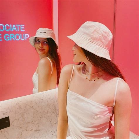 9 Potret Memesona Agatha Valerie Saat Pakai Tanktop