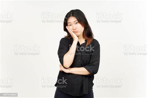 白い背景に孤立した美しいアジアの女性の退屈なジェスチャー 1人のストックフォトや画像を多数ご用意 1人 20 24歳 20代