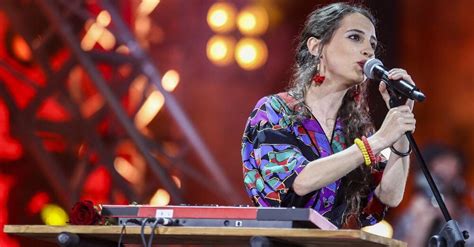Lamante E Valeria Sturba Sono Streghe Che Sanno Parlarci Usando Lingue