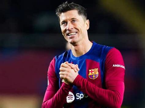 Fc Barcelone Mercato La Femme De Lewandowski Vend La Mèche Pour L