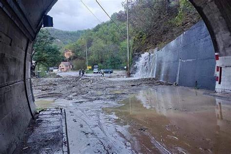 Nevrijeme u Hercegovinu stiglo oko ponoći spasilačke ekipe nekim