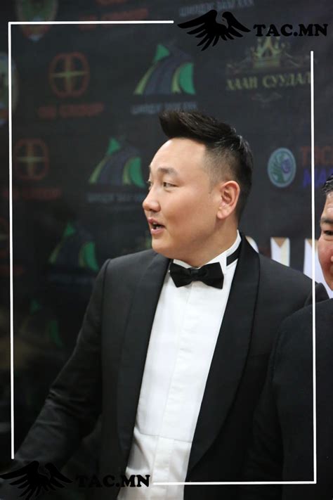 Нүдээрээ инээсэн дуучин Б Болд аз жаргалтай алхана ТАС МН