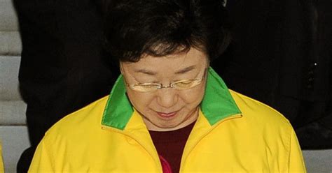 사진 고개숙인 한명숙 대표