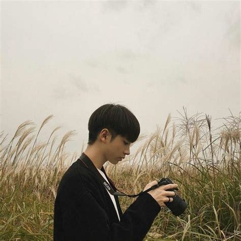 「旅行拍照姿勢」男生們必學！5個旅行打卡必擺pose 每日頭條