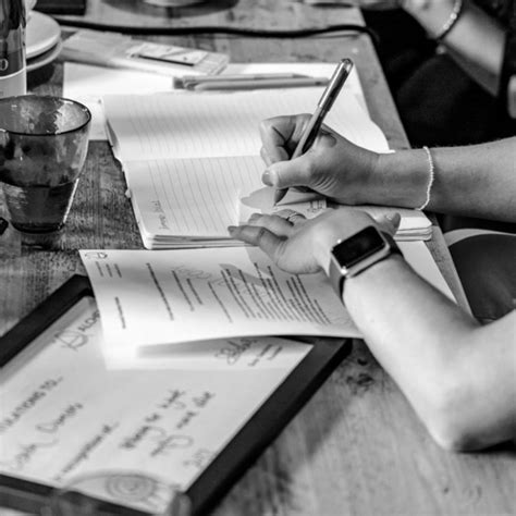 How A Virtual Assistant Can Boost Your Business 💪 Virtualassistantservices Suzy Sanders