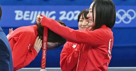 カーリング女子「銀メダル」の舞台裏、ロコ・ソラーレを支えた原動力とは ニュース3面鏡 ダイヤモンド・オンライン