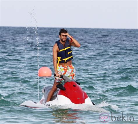 Gerard Piqué otea el horizonte desde una moto acuática en Miami Las vacaciones de Gerard Piqué
