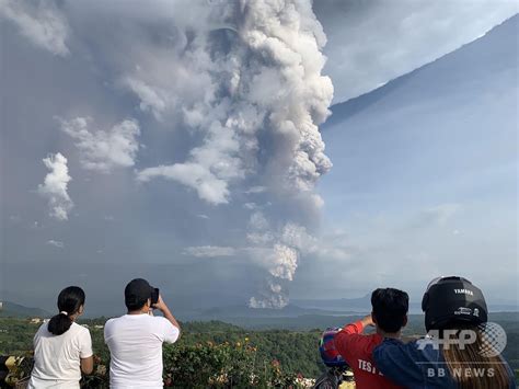 フィリピン首都近郊の火山で噴煙 国際空港での発着停止に 写真5枚 国際ニュース：afpbb News