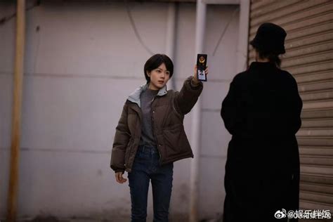 天呐我们00花都开始转型啦！赵今麦和张子枫都开始演警察了！赵今麦张子枫花都新浪新闻
