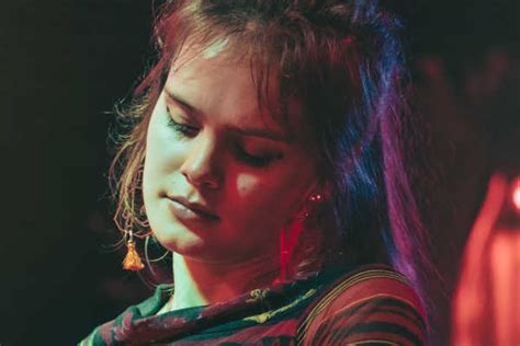 Scenestr Introducing Alt Pop Singer Songwriter And Violinist Sofia Isella