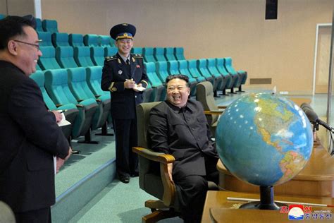 金正恩氏、軍事偵察衛星の運用準備 “敵側の重要標的地域”の写真確認 毎日新聞
