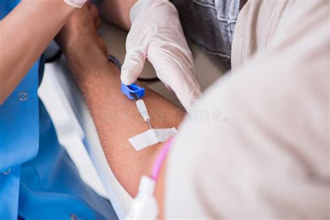 La Transfusión De Sangre Que Consigue Paciente En Clínica Del Hospital