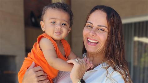Viviane Araujo Encanta A Web Ao Mostrar Filho De 6 Meses Em Pé ‘tempo Voa