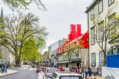 올드 타운 트 앤 거리 걷는 사람들과 샤 또 프롱 트 낙 여 장소 Darms 공원 레스토랑 거리에 대한 스톡 사진 및 기타